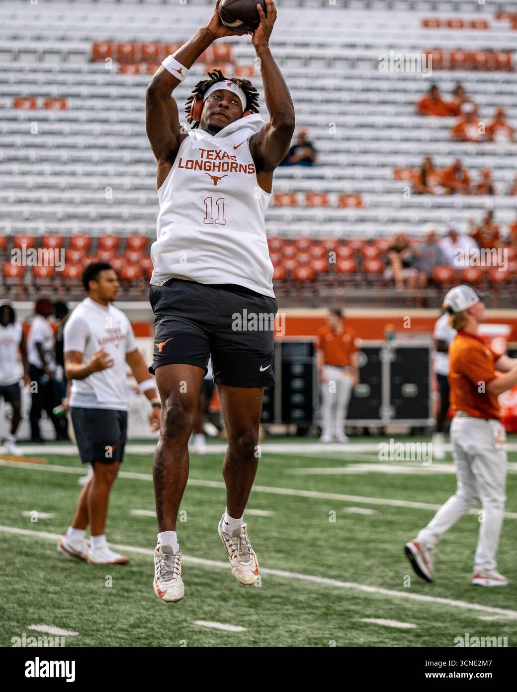 Sept 20, 2025. Michael Terry III (11) of the Texas Longhorns warms up ...