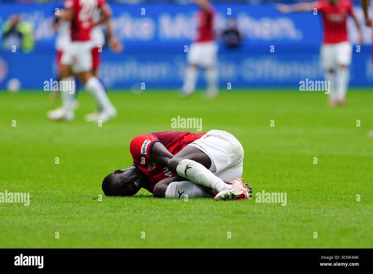 Sirlord Conteh (1. FC Heidenheim, #31) nach Zweikampf mit Verletzung am ...