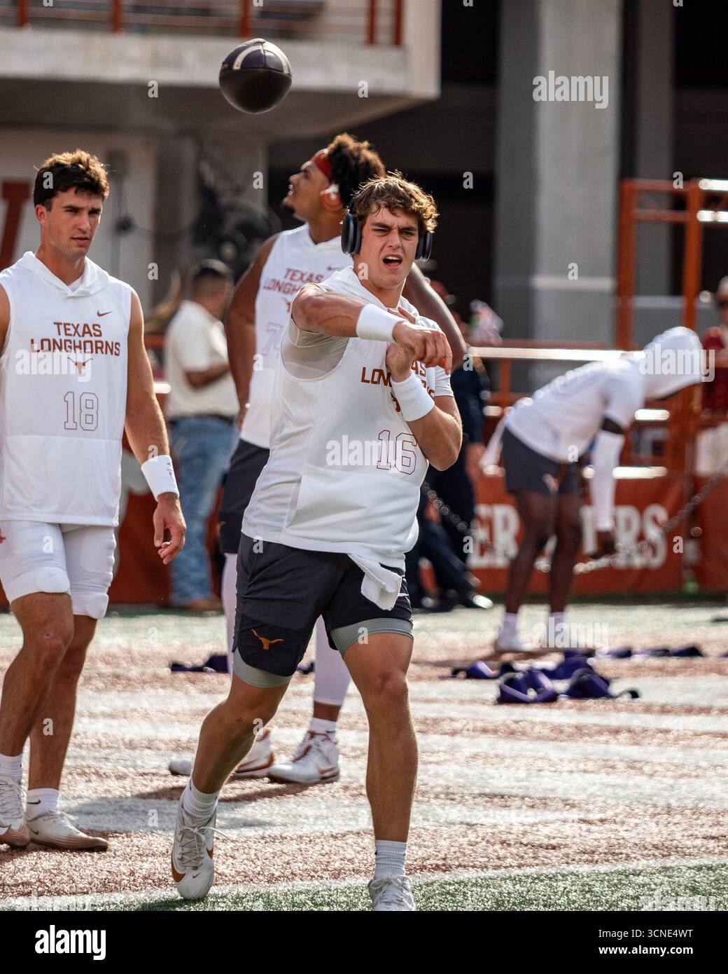 Sept 20, 2025. Arch Manning (16) of the Texas Longhorns warms up before ...