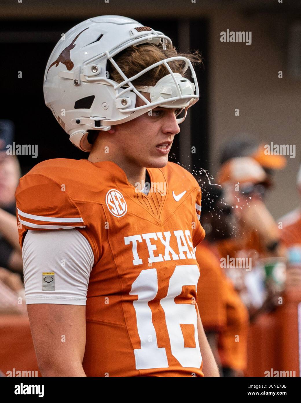 Sept 20, 2025. Arch Manning (16) of the Texas Longhorns warms up before ...