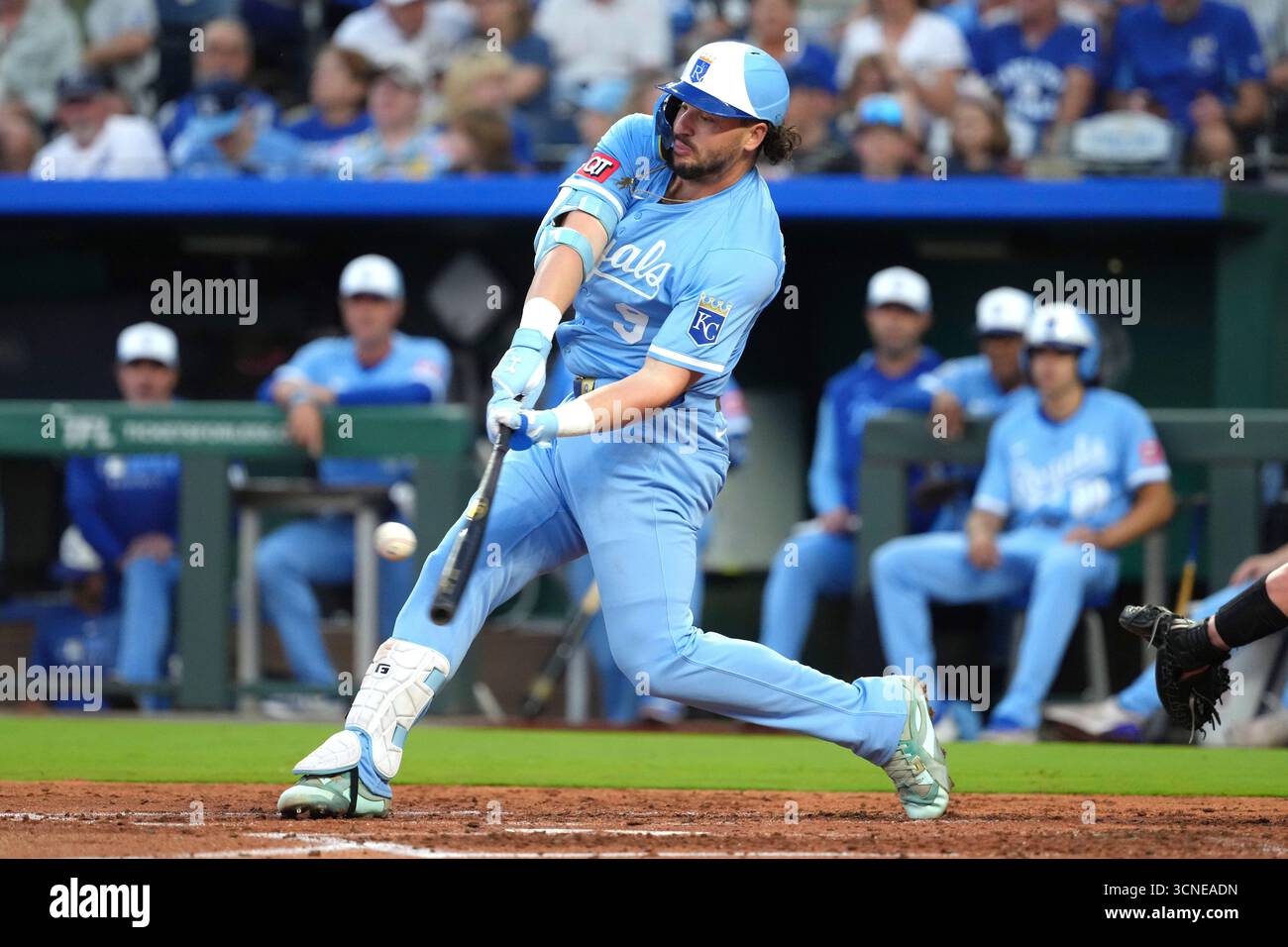 Kansas City Royals' Vinnie Pasquantino hits a home run in the fourth ...