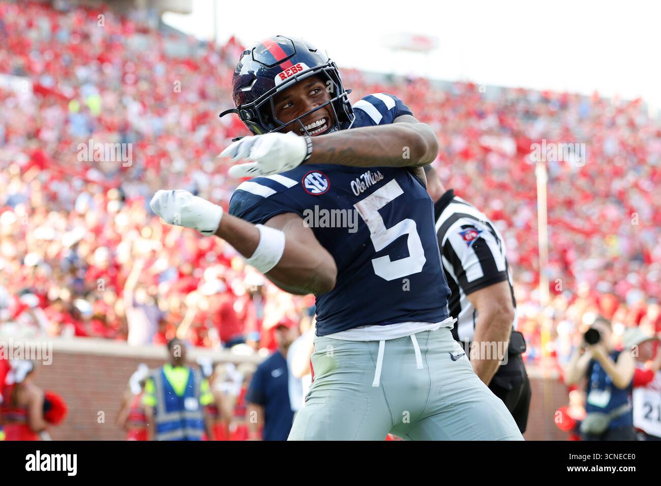OXFORD, MS - SEPTEMBER 20: Ole Miss Rebels running back Kewan Lacy (5 ...