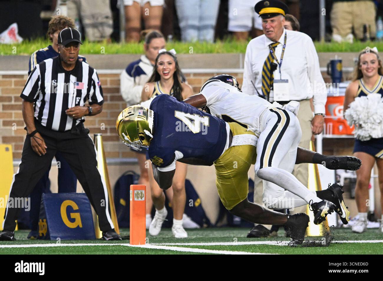 Notre Dame's Jeremiyah Love (4) rushes for a touchdown against Purdue's ...