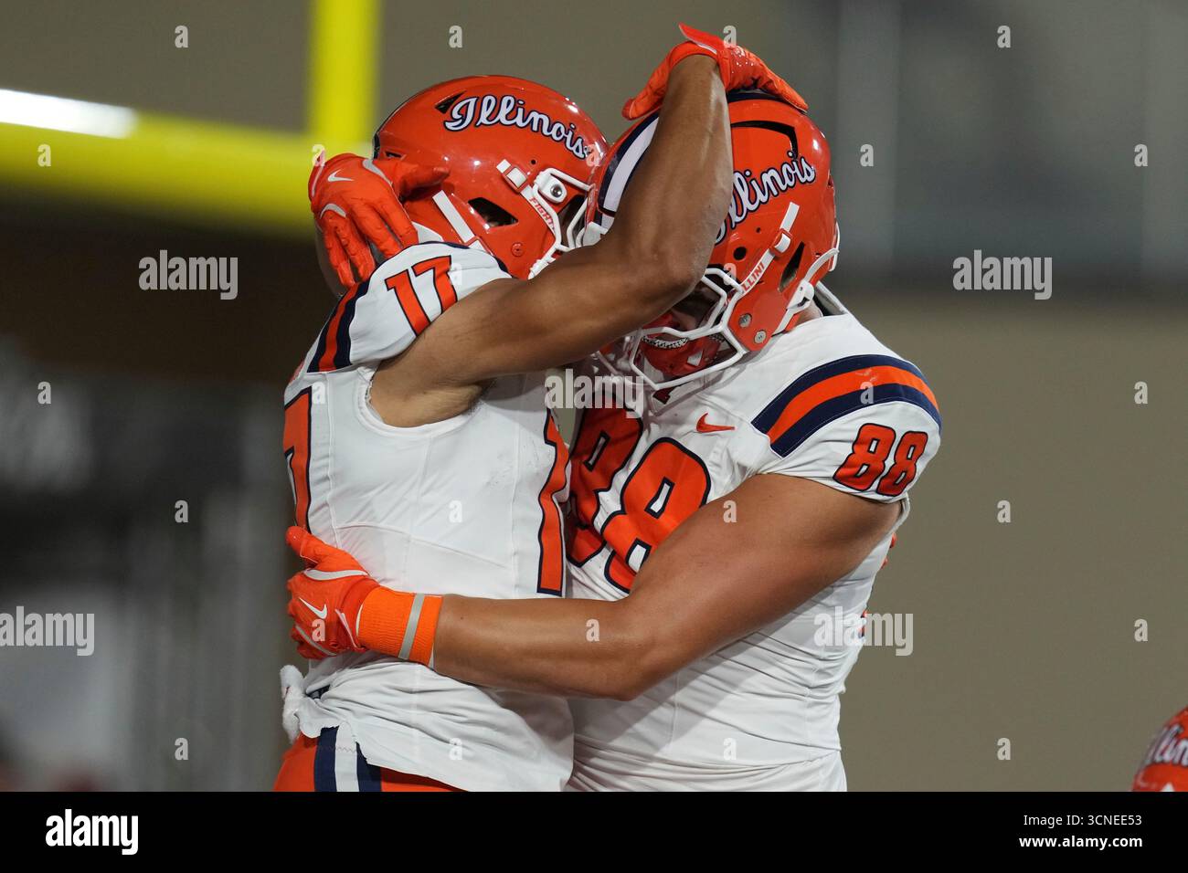 Illinois wide receiver Collin Dixon (17) celebrates a touchdown catch ...
