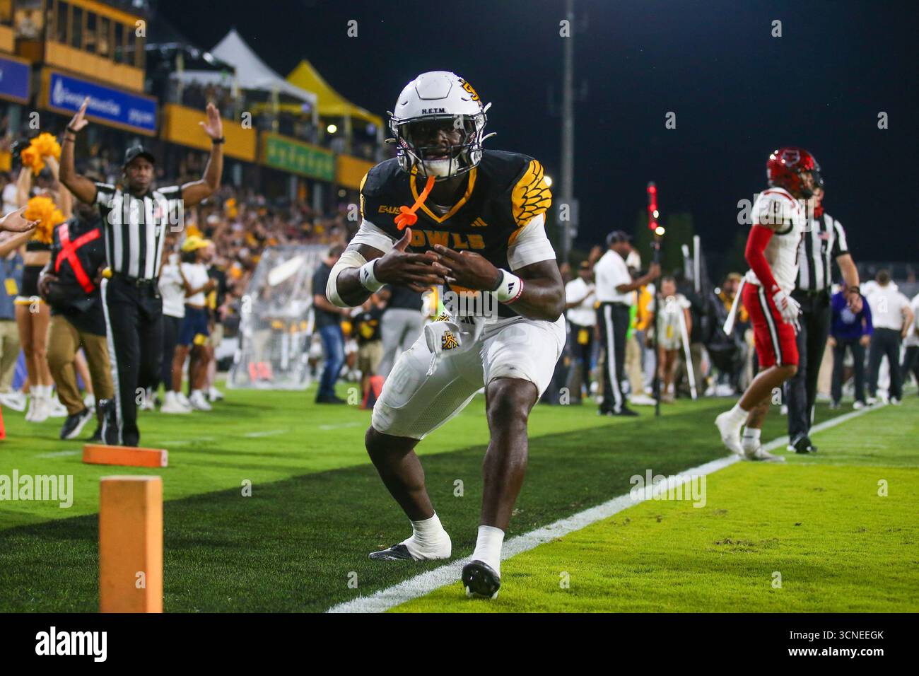 Kennesaw State running back Coleman Bennett (0) celebrates a touchdown ...