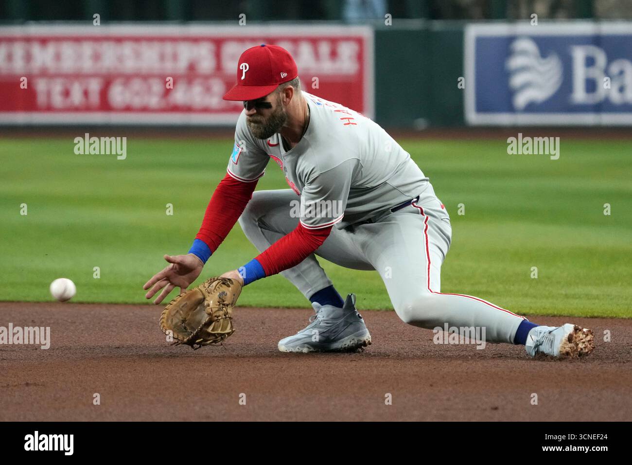 Philadelphia Phillies first base Bryce Harper (3) makes the play ...