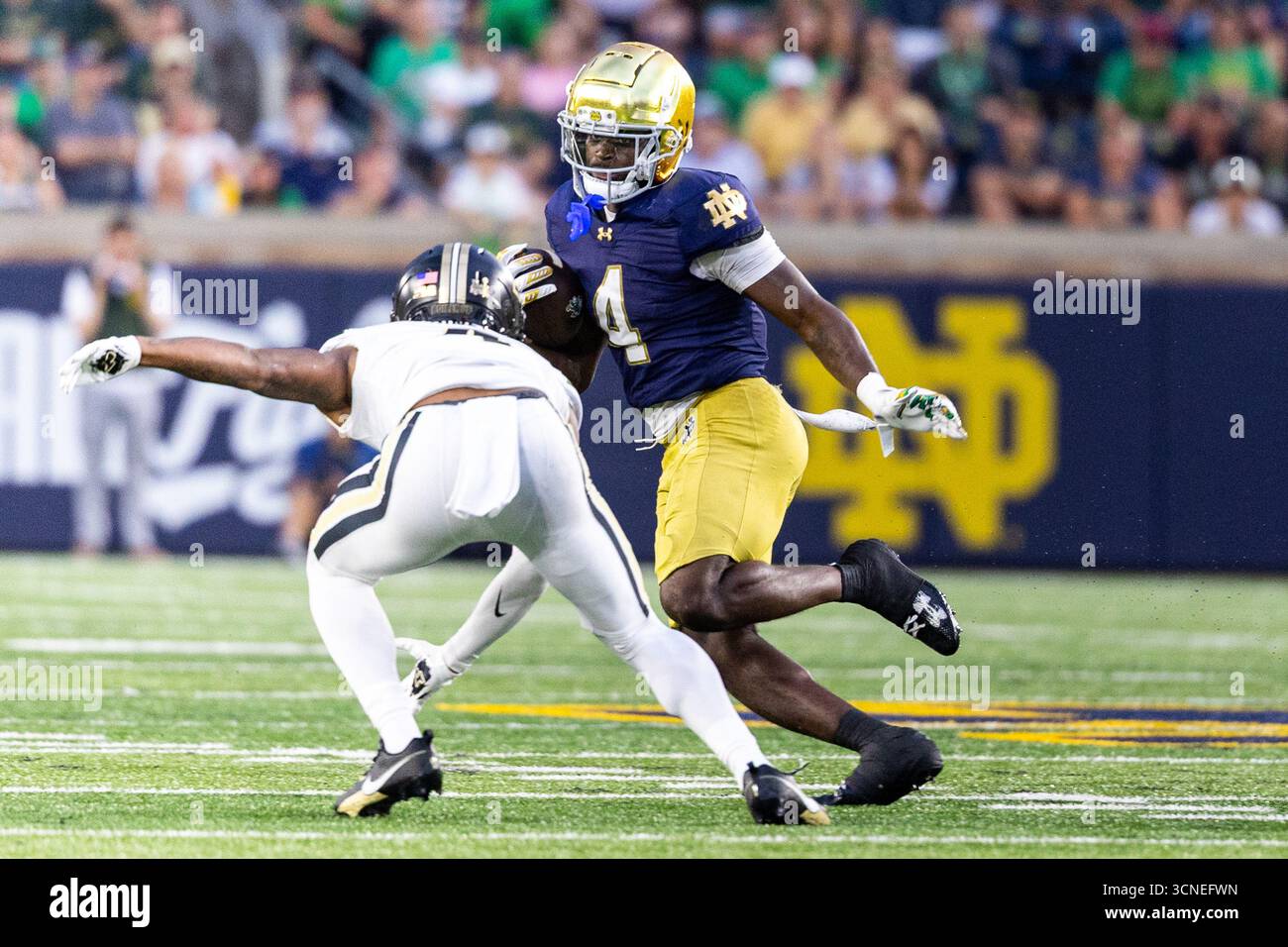 September 20, 2025: Notre Dame running back Jeremiyah Love (4) runs ...
