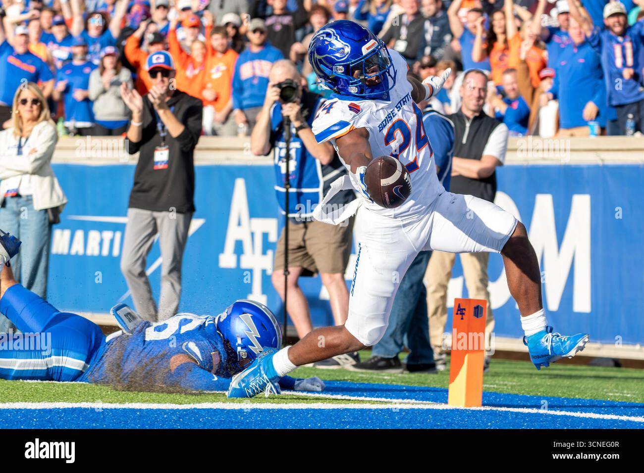 Boise State University Dylan Riley (24) scores a touchdown against Air ...