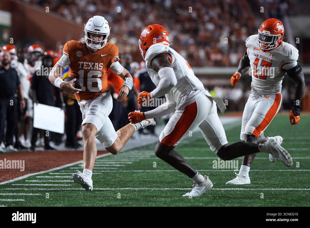 Texas quarterback Arch Manning (16) runs against Sam Houston State ...