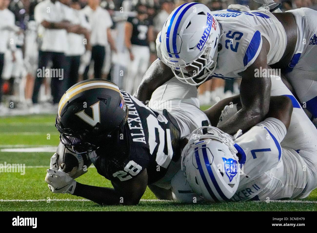 Vanderbilt running back Sedrick Alexander (28) scores a touchdown past ...