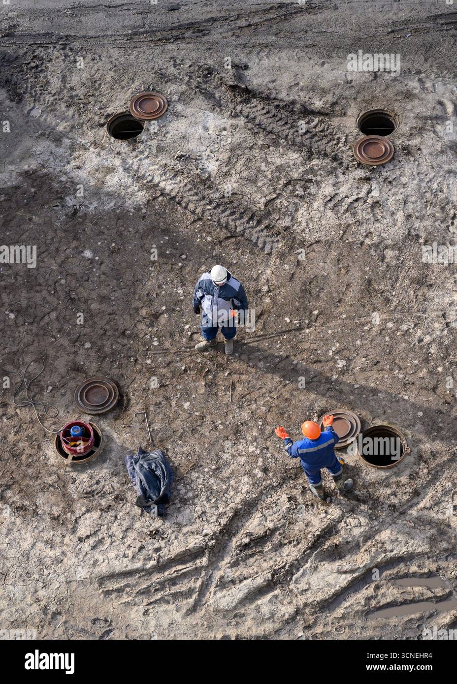 Metal hatch heating main hi-res stock photography and images - Alamy