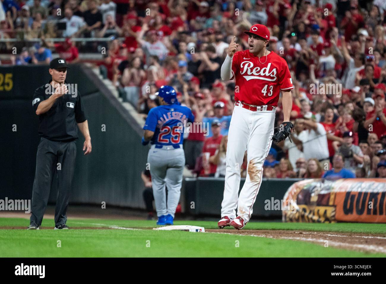 Cincinnati Reds first base Sal Stewart (43) celebrates in the seventh ...