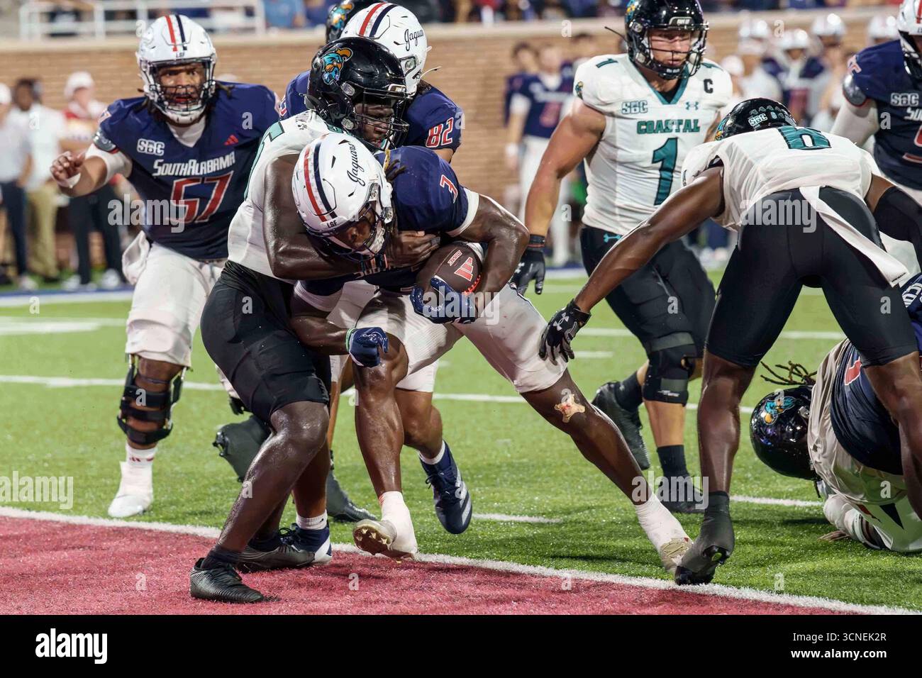 South Alabama running back Kentrel Bullock (3) scores a touchdown ...