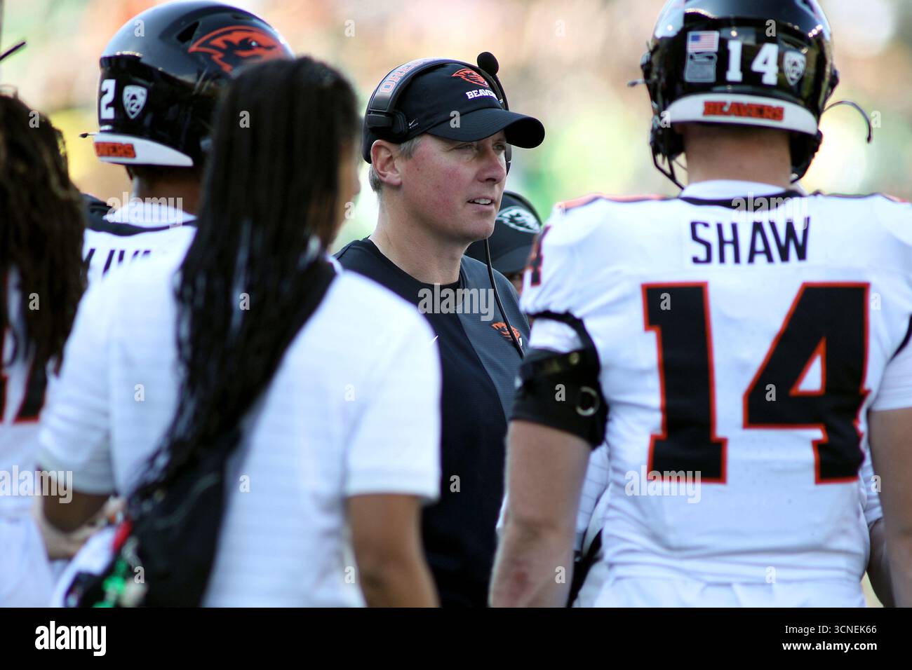 Oregon State head coach Trent Bray talks to his players during the ...
