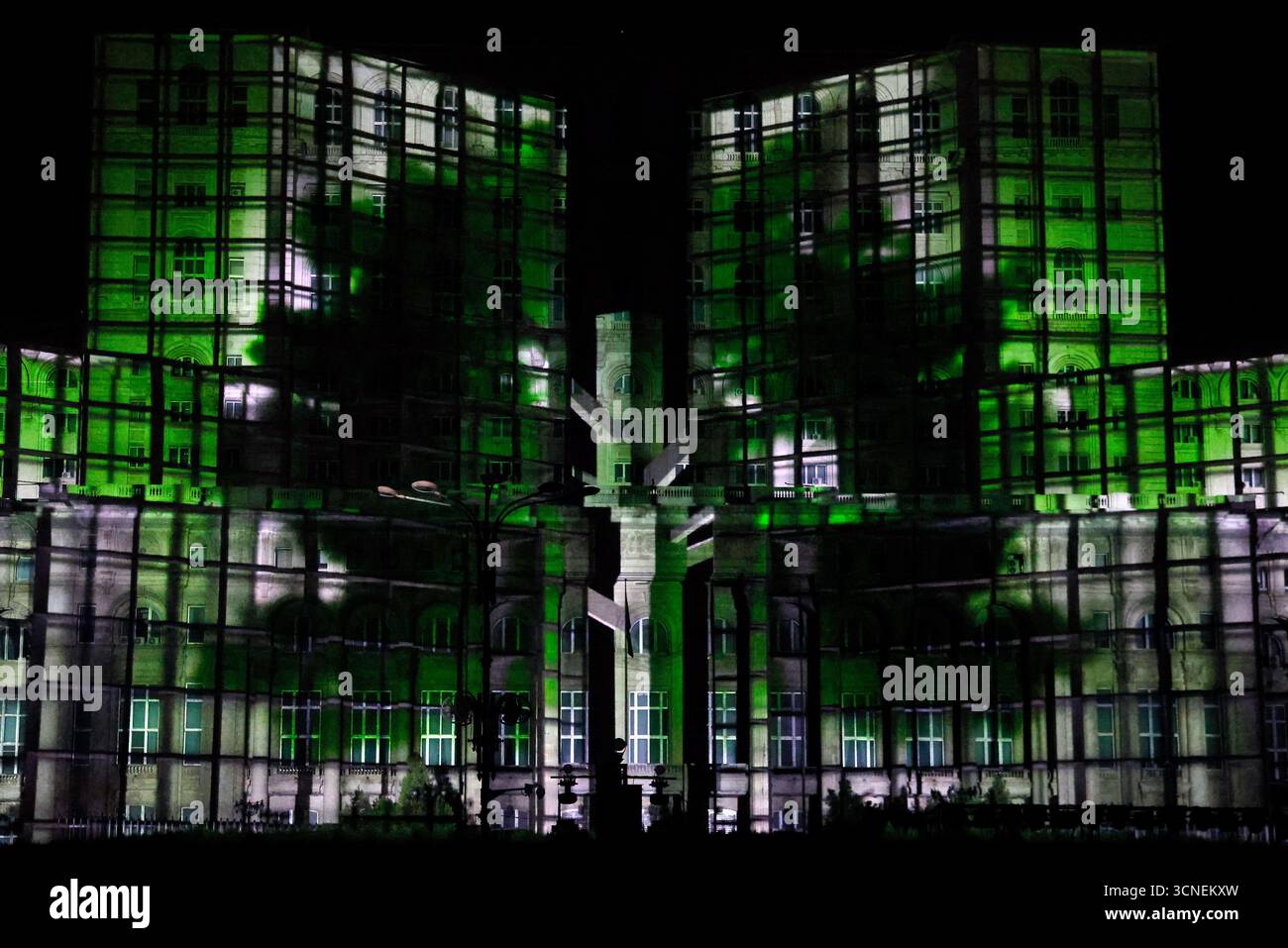 (250921) -- BUCHAREST, Sept. 21, 2025 (Xinhua) -- A 3D projection is seen during the iMapp ...