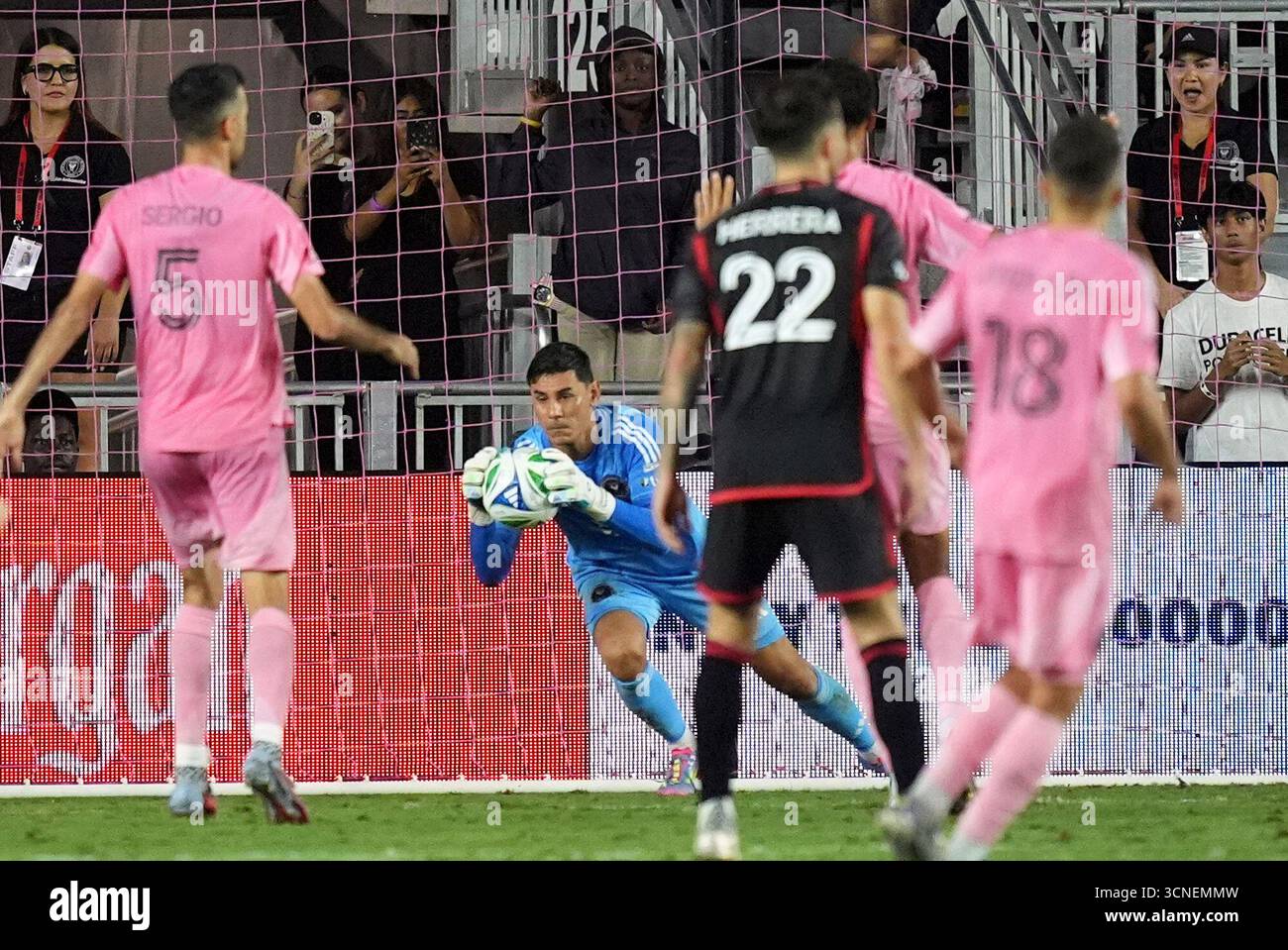 Inter Miami goalkeeper Oscar Ustari (19) stops a scoring attempt by D.C ...
