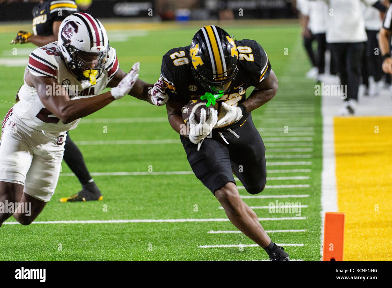 Missouri running back Jamal Roberts, right, scores a touchdown past ...