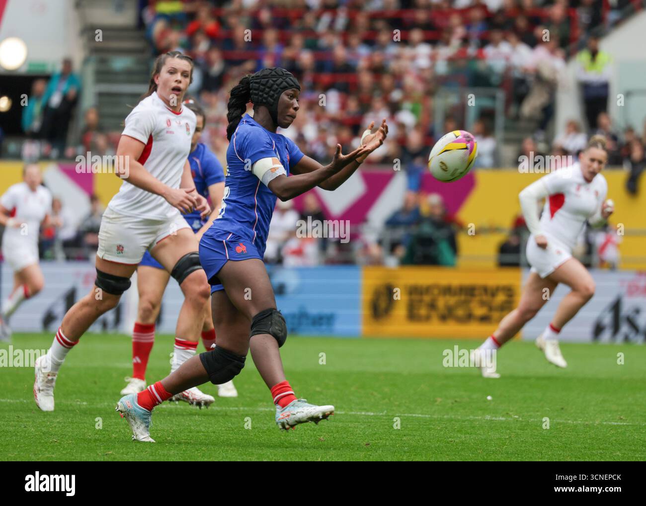Bristol, UK. 20th Sep, 2025. Nassira Konde (FRA) passes the ball during ...
