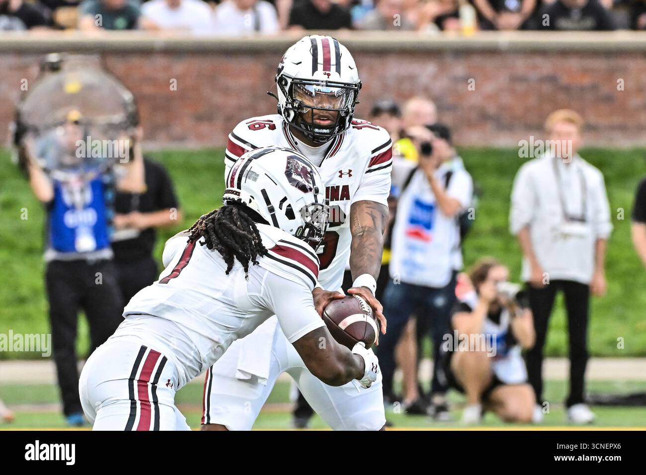 COLUMBIA, MO - SEPTEMBER 20: South Carolina Gamecocks quarterback ...
