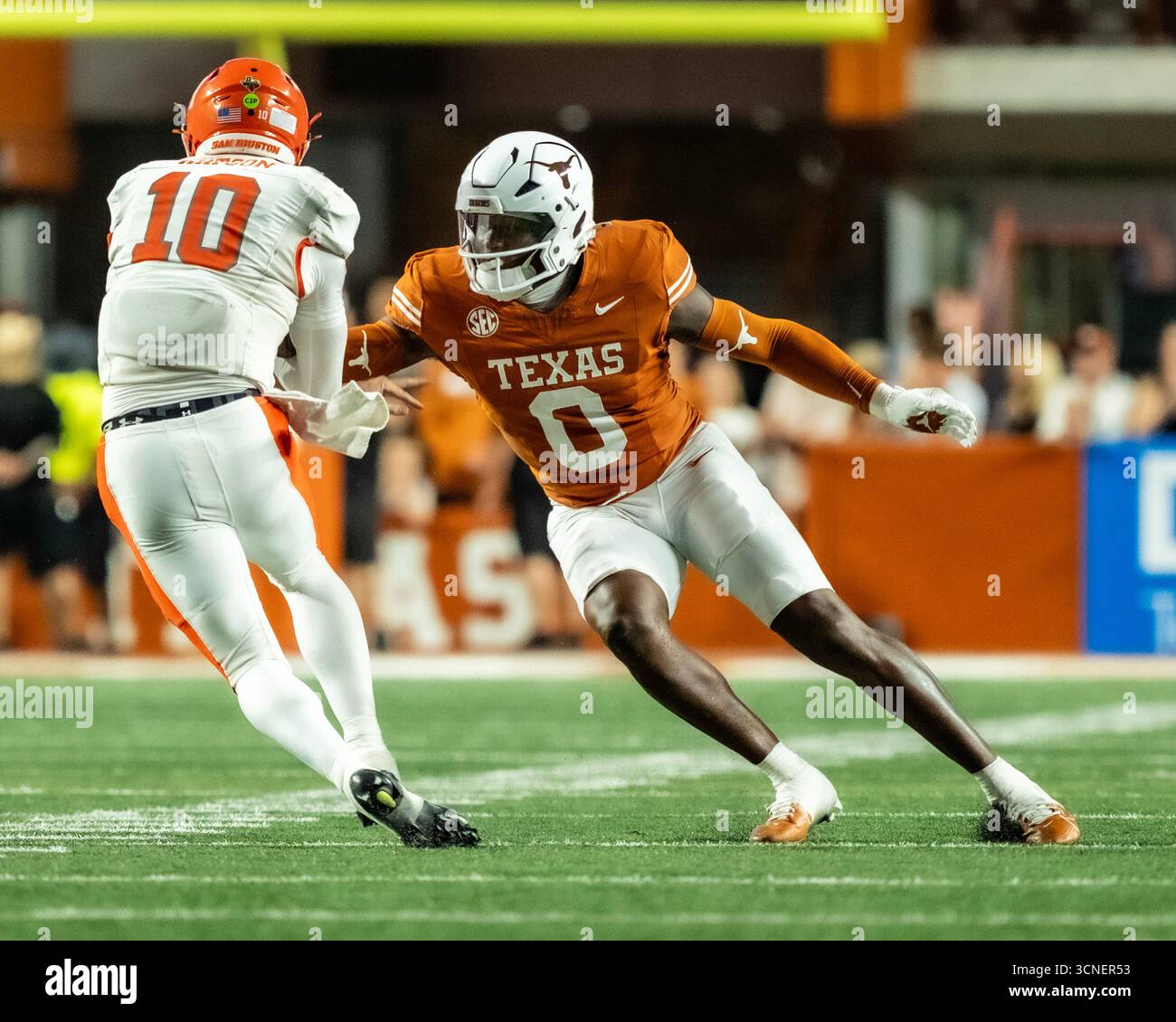 Sept 20, 2025. Anthony Hill Jr (0) of the Texas Longhorns in action vs ...