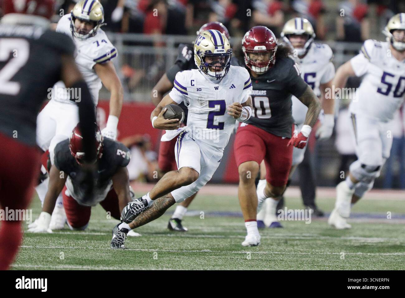 Washington quarterback Demond Williams Jr. (2) carries the ball during ...