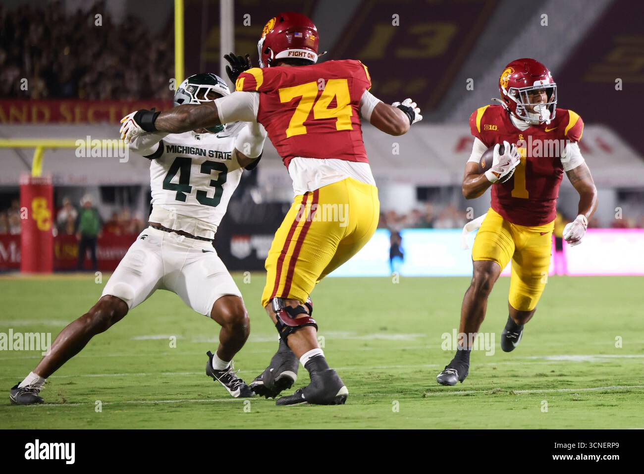 Southern California running back Eli Sanders (1) runs the ball as ...