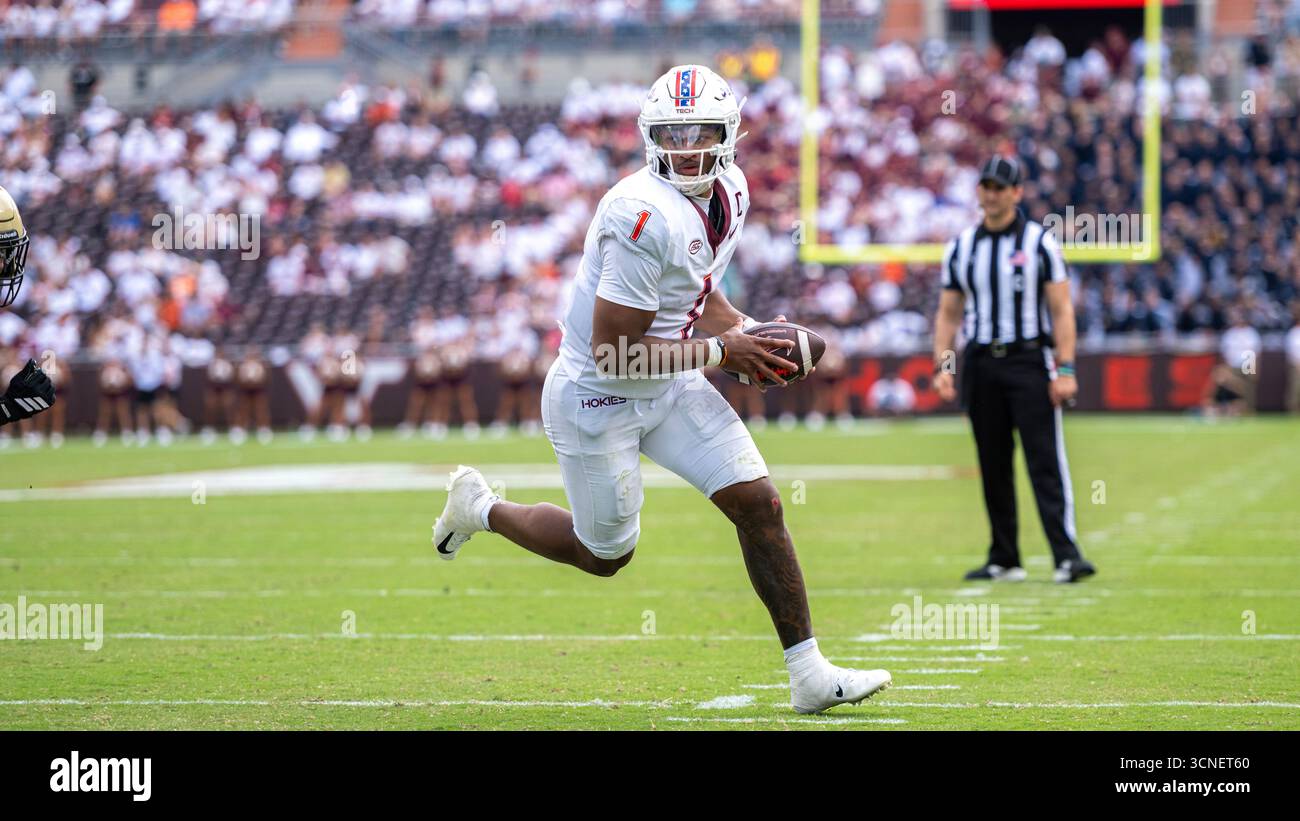 Virginia Tech quarterback Kyron Drones (1) runs the ball in for a ...