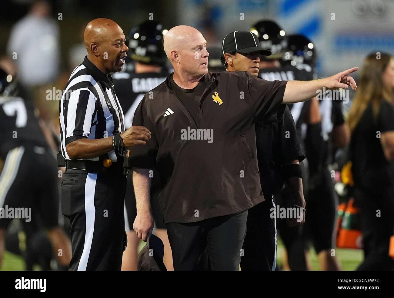 Wyoming head coach Jay Sawvel, front right, confers with a referee ...