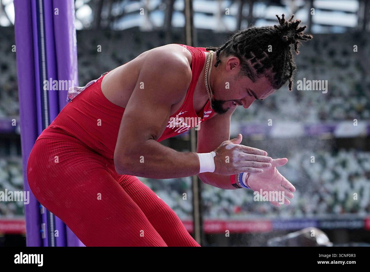 Puerto Rico's Ayden Owens-Delerme reacts in the decathlon pole vault at ...