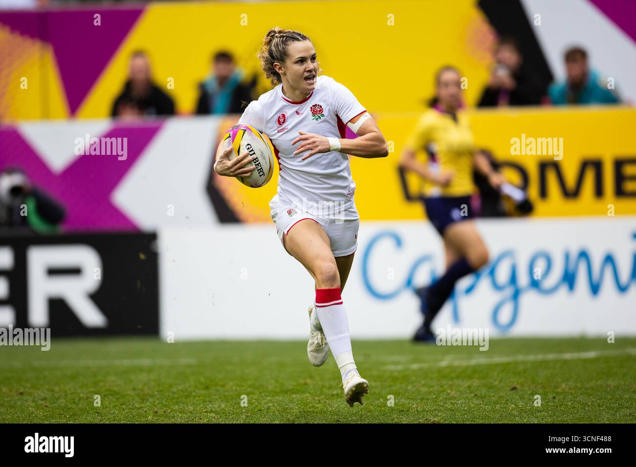 Ellie Kildunne of England scores her sides first try during the Women's ...