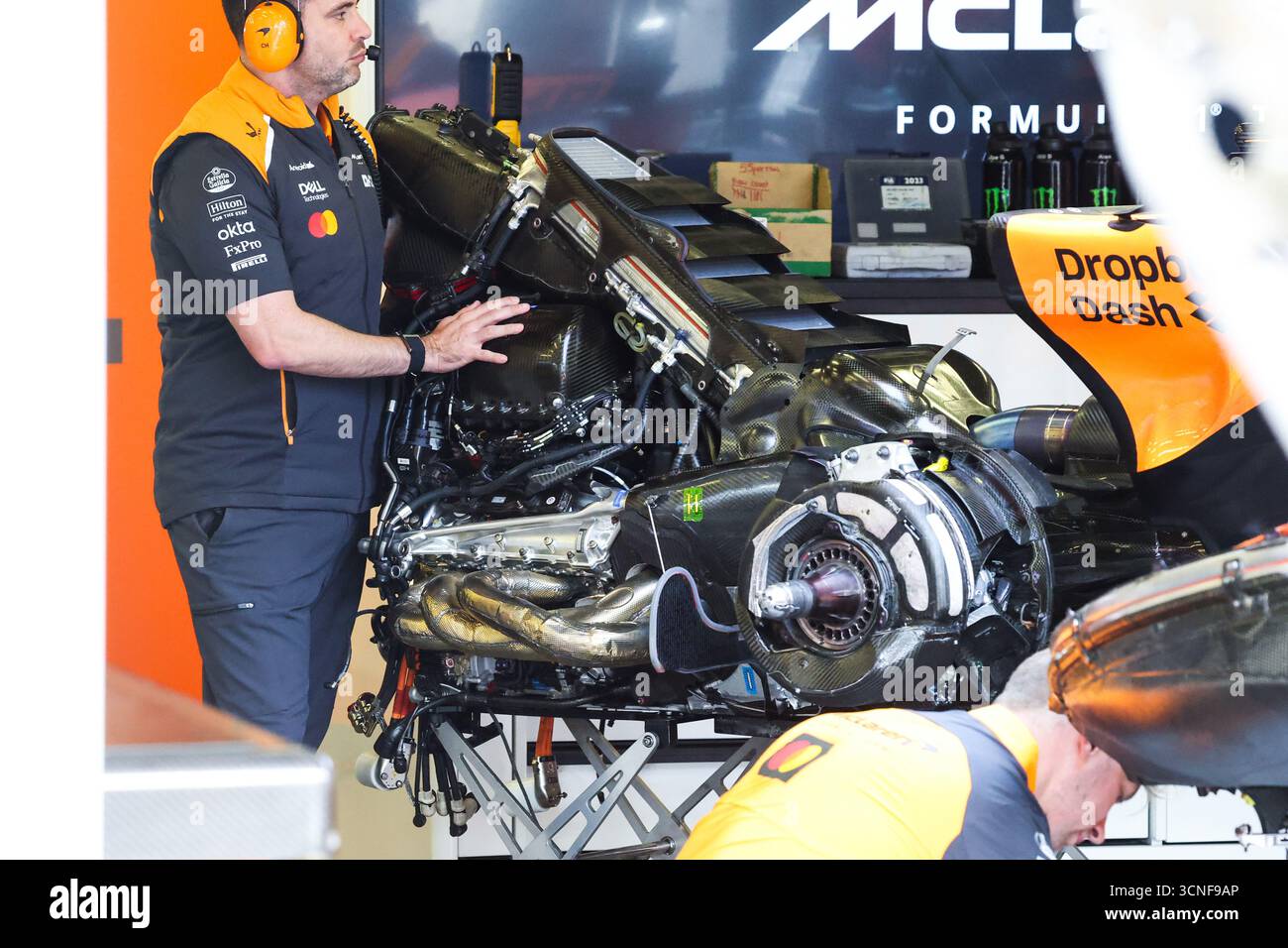 Mercedes AMG power unit, engine, moteur, radiator, McLaren F1 Team ...