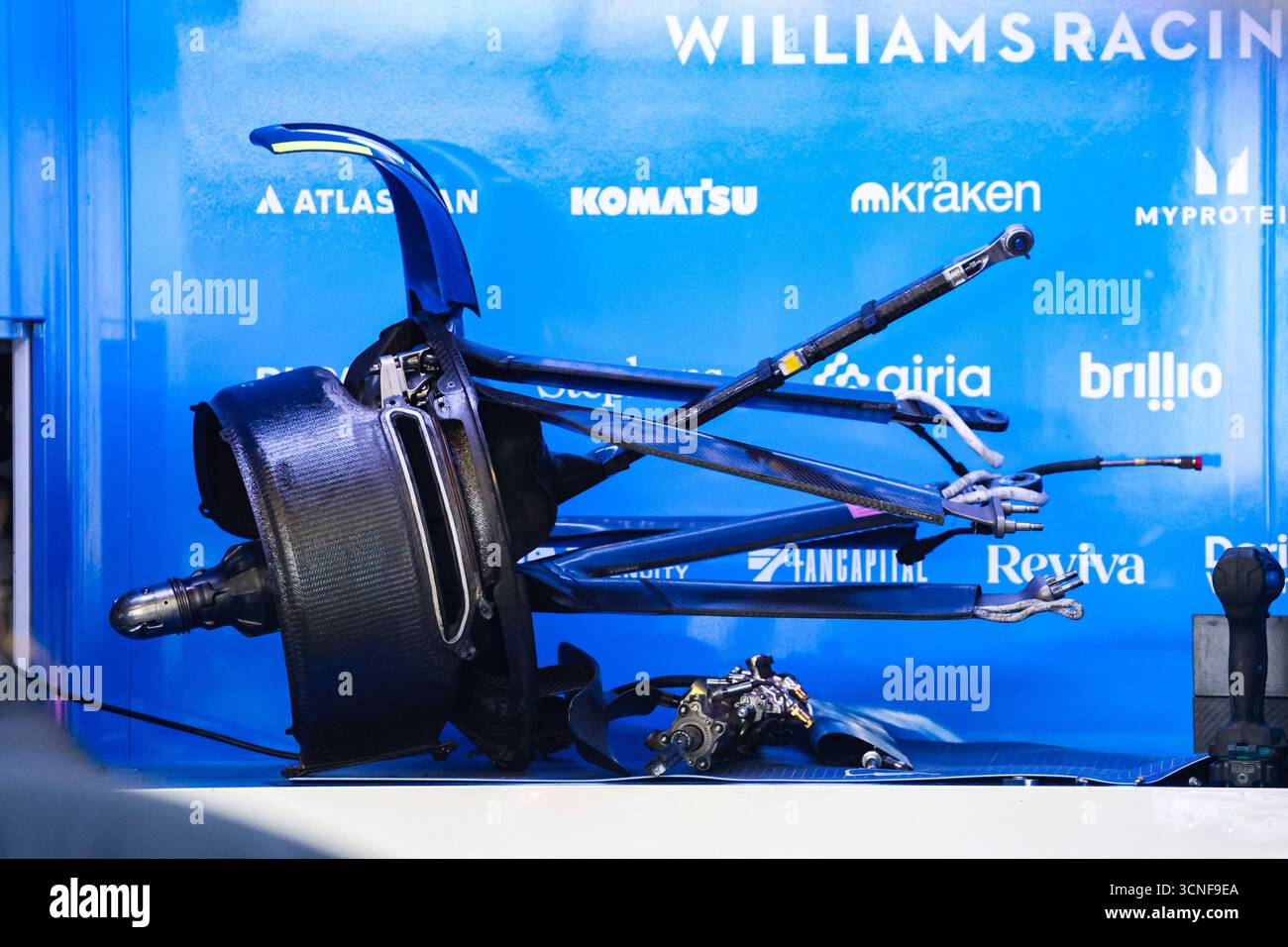 Williams Racing FW47, mechanical detail, front suspension, wheel hub ...