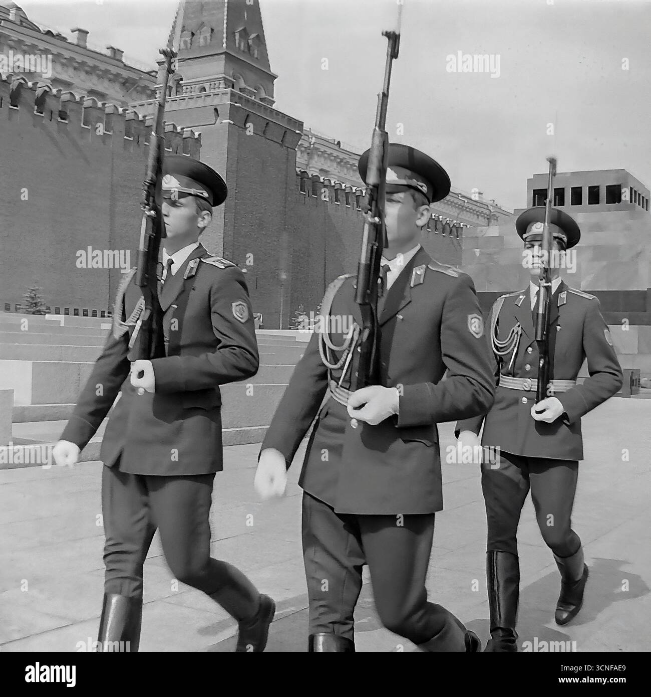 Soldiers of the Kremlin Regiment during the ceremonial changing of the ...