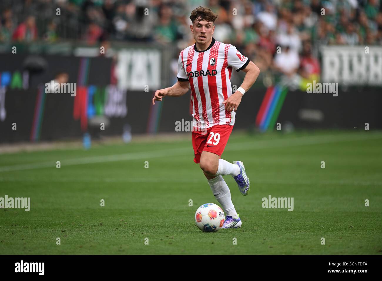 Philipp TREU (FR) action, individual action, football, 1. Bundesliga ...