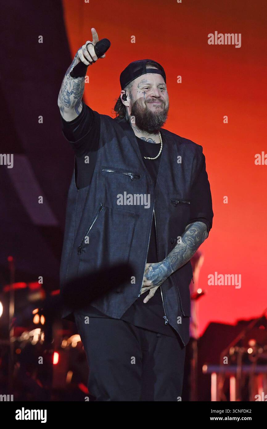 LONDON, ENGLAND - SEPTEMBER 20: Jelly Roll performing at Tottenham ...