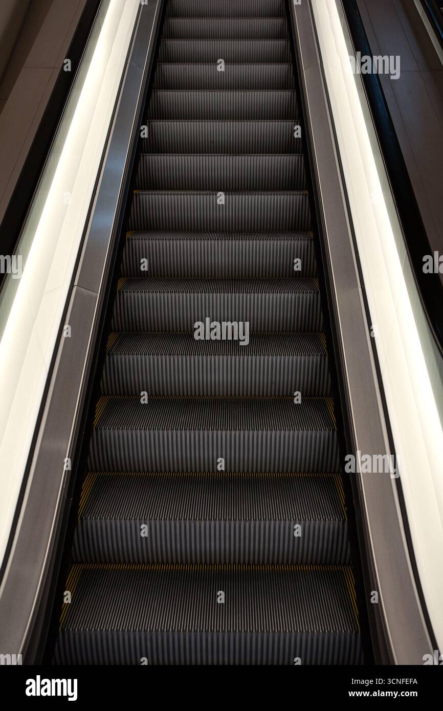 Big city escalator architecture hi-res stock photography and images - Alamy