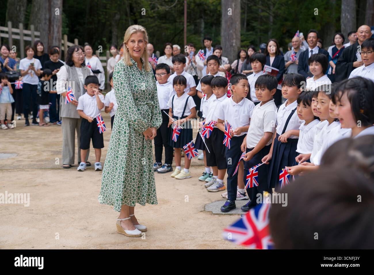 The Duchess of Edinburgh meets children involved in The British Council ...