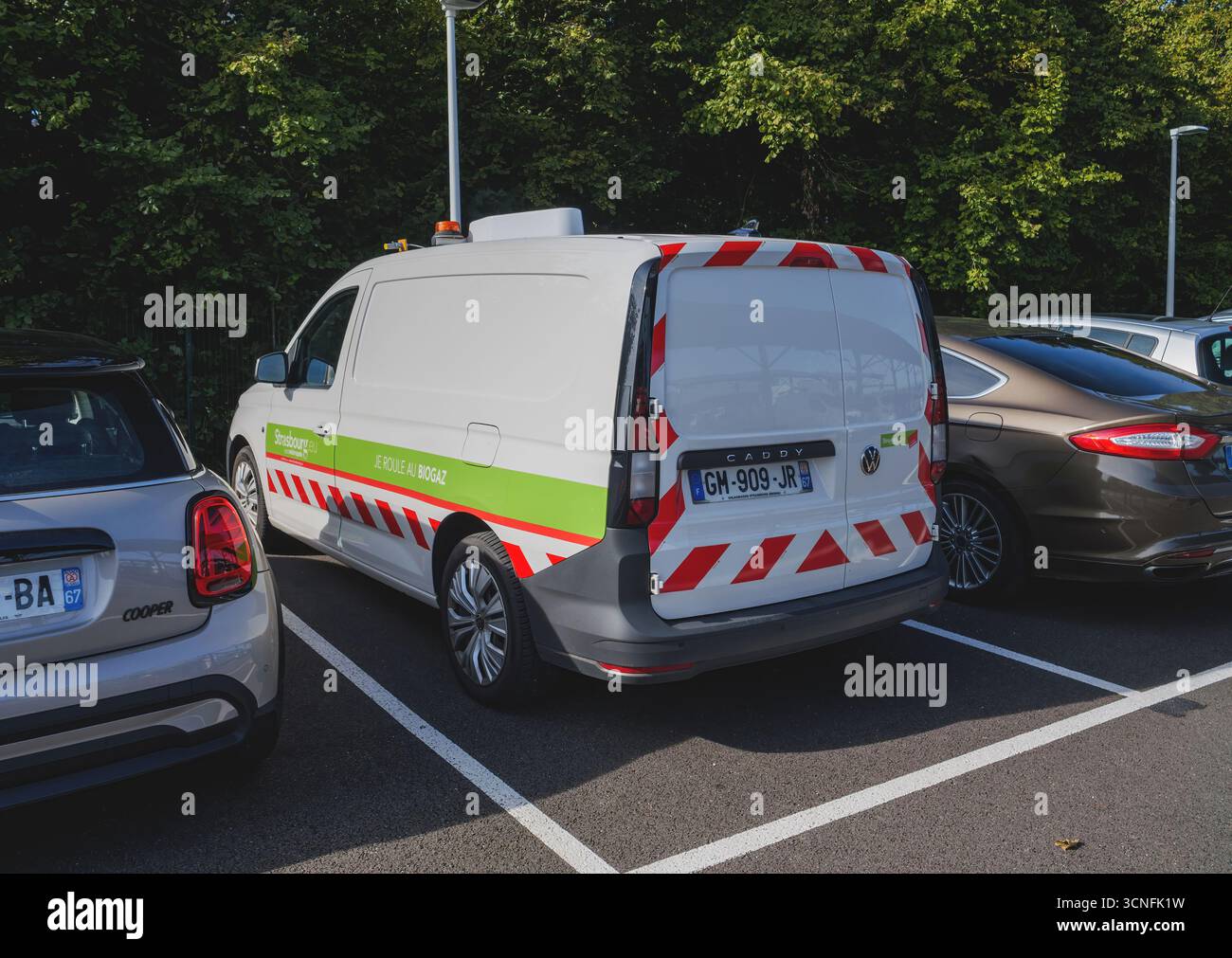 Volkswagen Caddy utility van branded with Strasbourg.eu and Je roule au ...