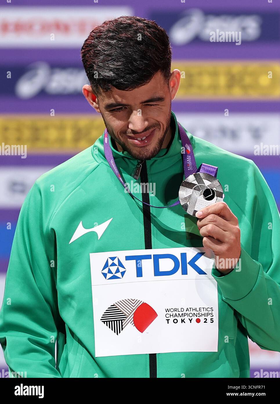 (250921) -- TOKYO, Sept. 21, 2025 (Xinhua) -- Silver medalist Djamel ...