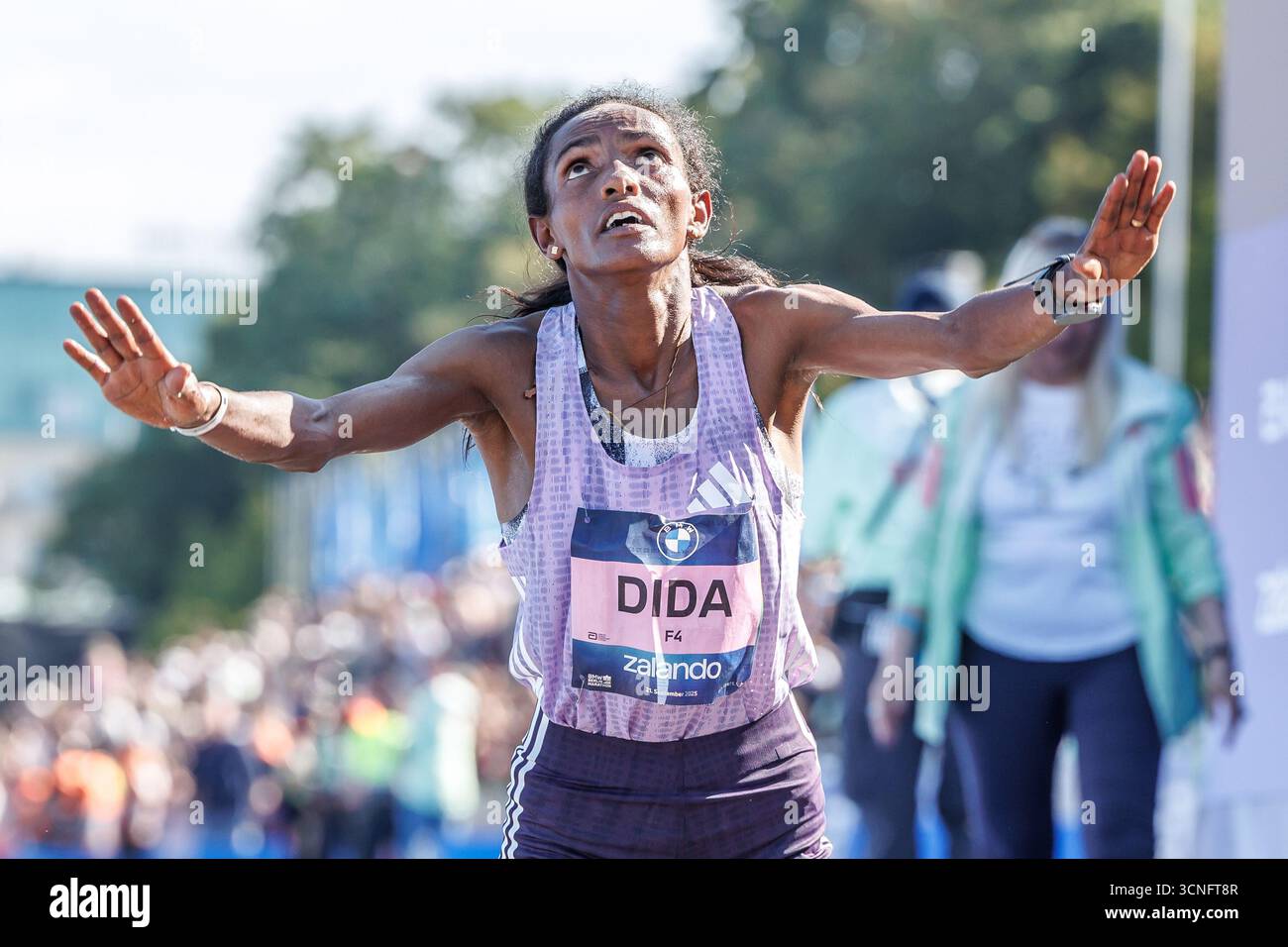 Berlin, Germany. 21st Sep, 2025. Athletics: Marathon. Dera Dida from ...