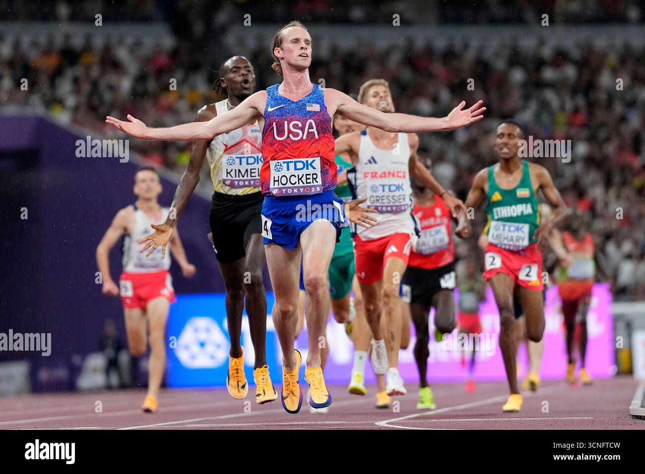 United States' Cole Hocker celebrates winning the gold in the men's ...