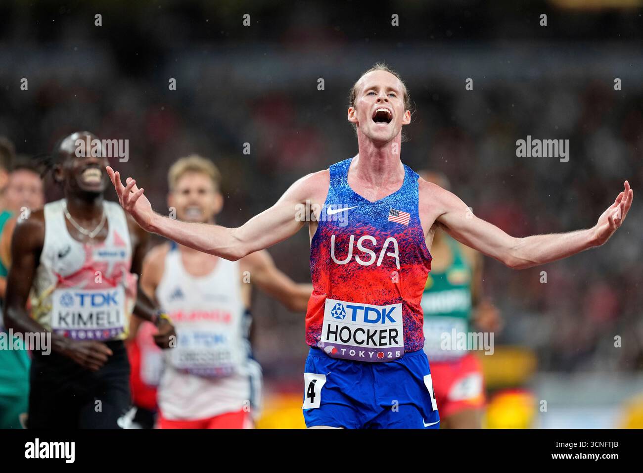United States' Cole Hocker celebrates winning the gold in the men's ...