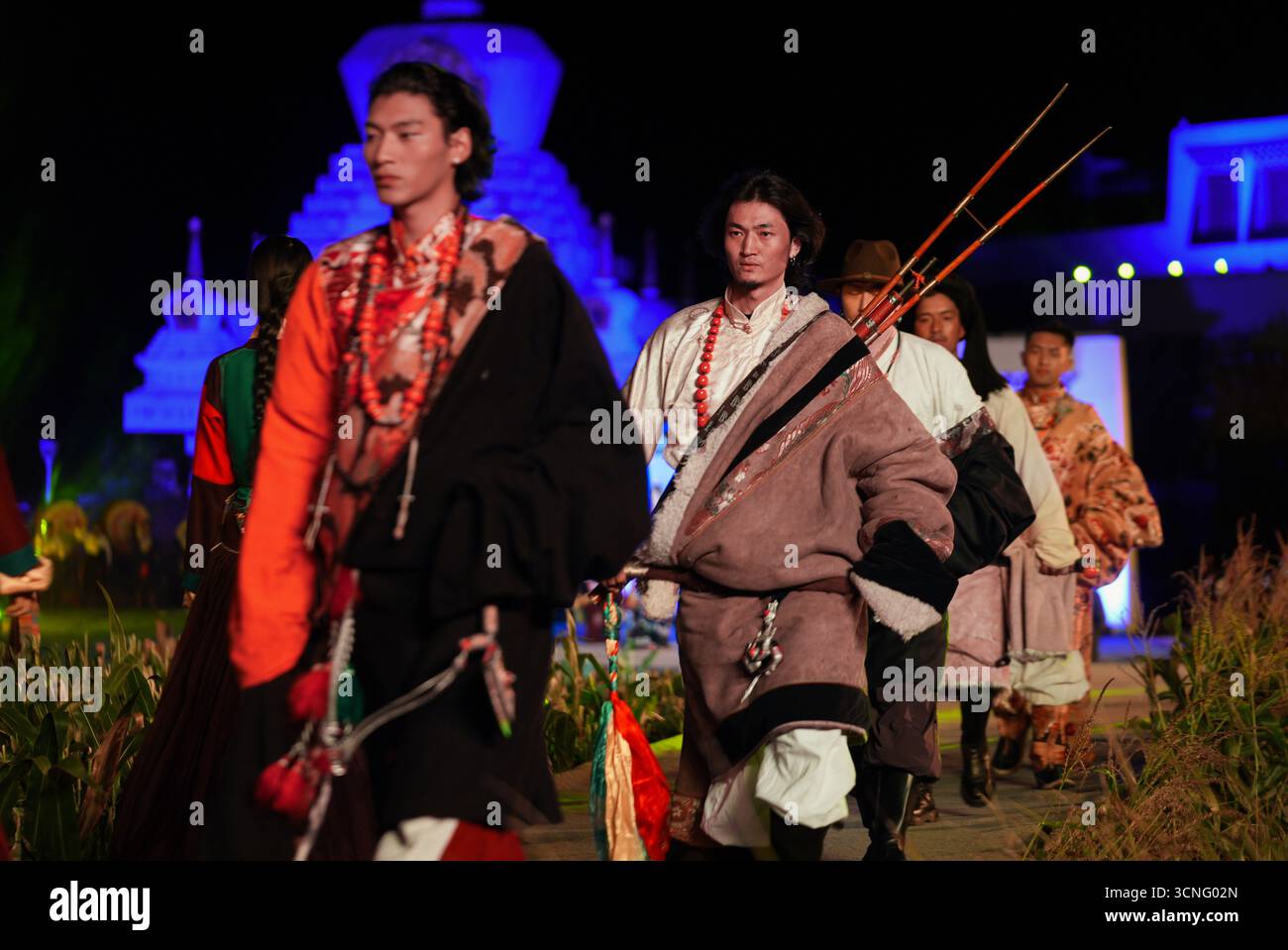 (250921) -- XIANGCHENG, Sept. 21, 2025 (Xinhua) -- People present ...