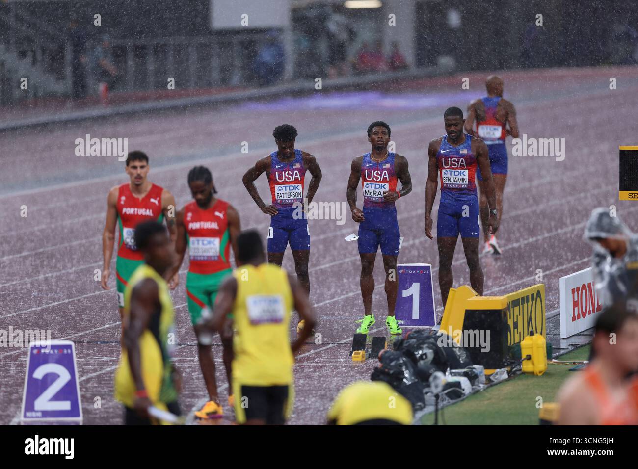US runners react after the Men's 4x400 Metres Relay final in the World ...