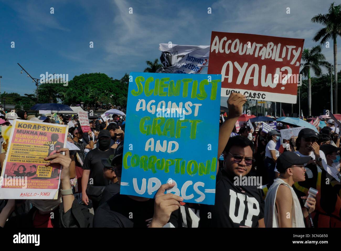 Filipinos protest against corruption in Luneta Park Filipinos gather to ...
