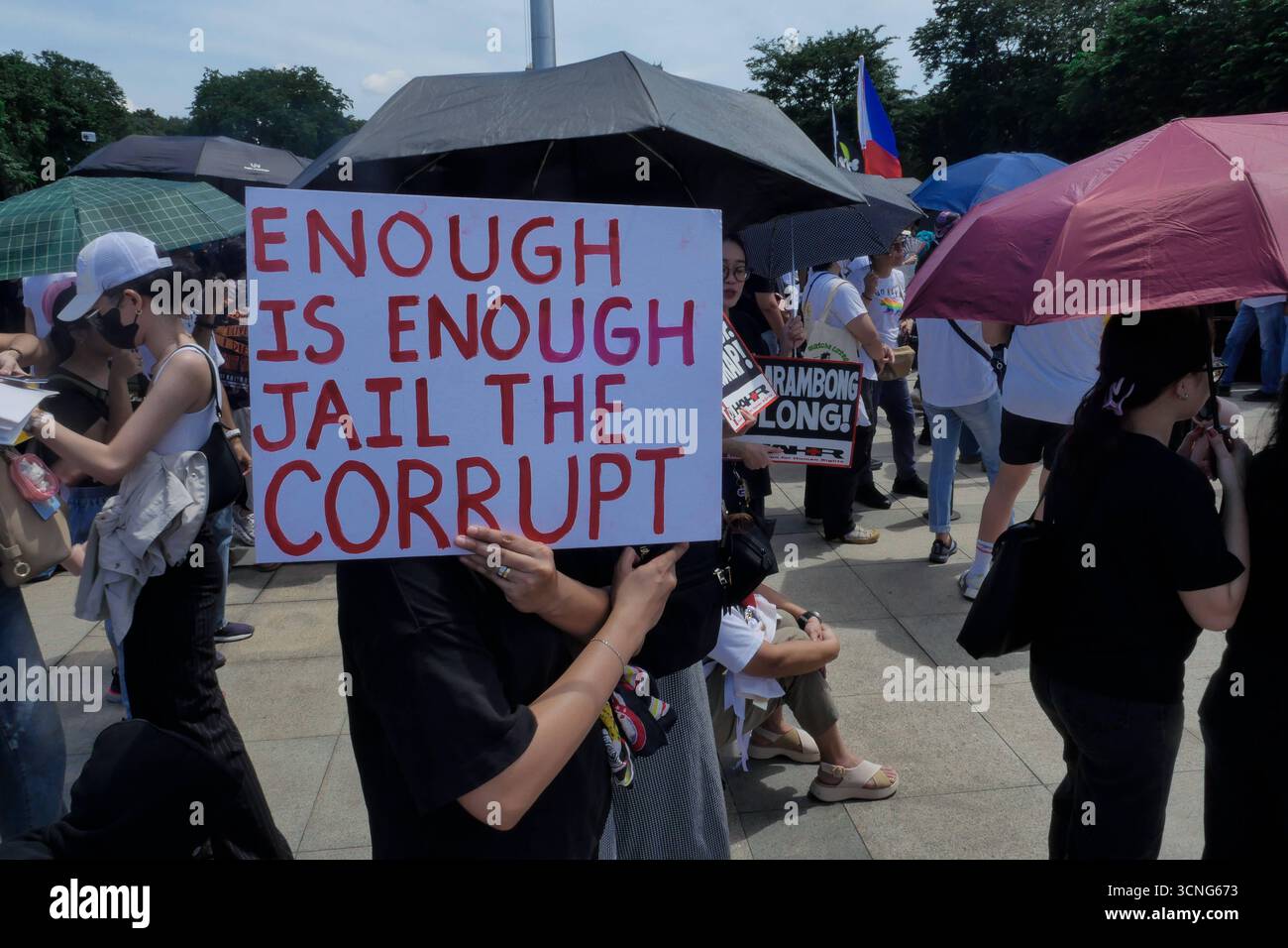 Filipinos protest against corruption in Luneta Park Filipinos gather to ...