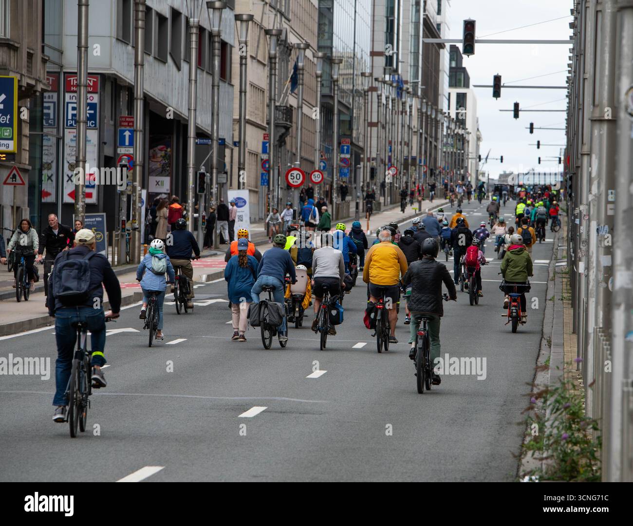 Brussels, Belgium. 21st Sep, 2025. Cyclists pictured during a car free ...