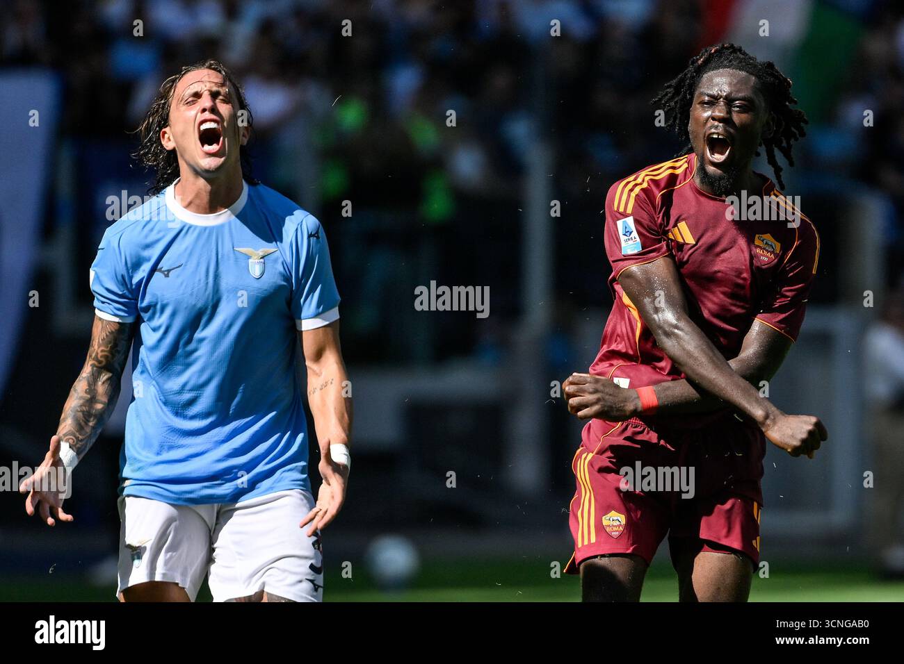 Manu Kone of AS Roma (r) celebrates as Luca Pellegrini of SS Lazio ...
