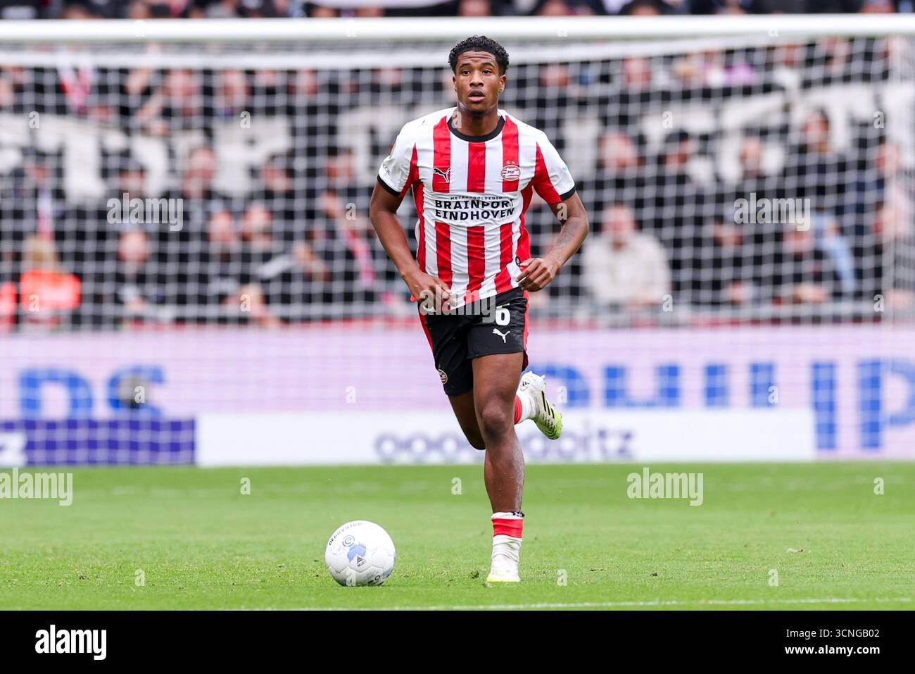 EINDHOVEN, NETHERLANDS - SEPTEMBER 21: Ryan Flamingo of PSV runs with ...