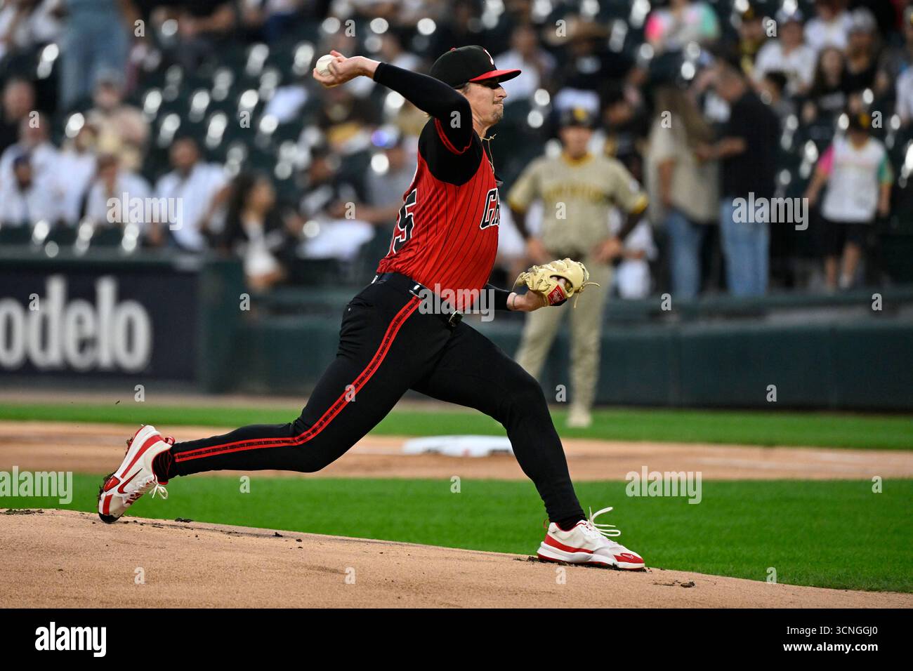 Chicago White Sox pitcher Davis Martin delivers during the first inning ...